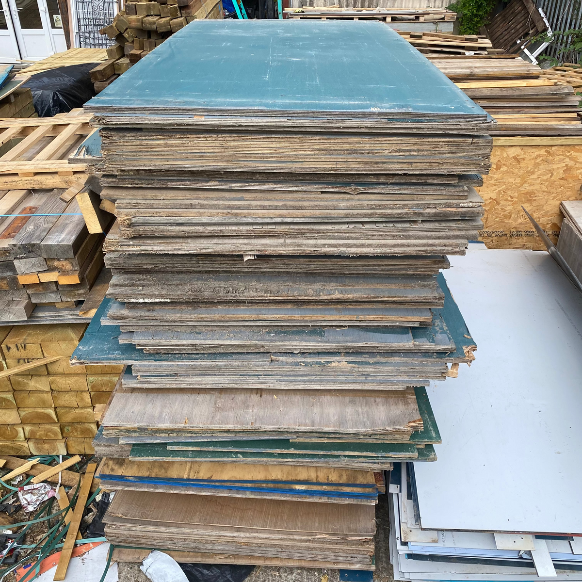 Reclaimed Full Sheets Of Used 18mm Plywood 8x4ft - Shuttering, Sheds ...